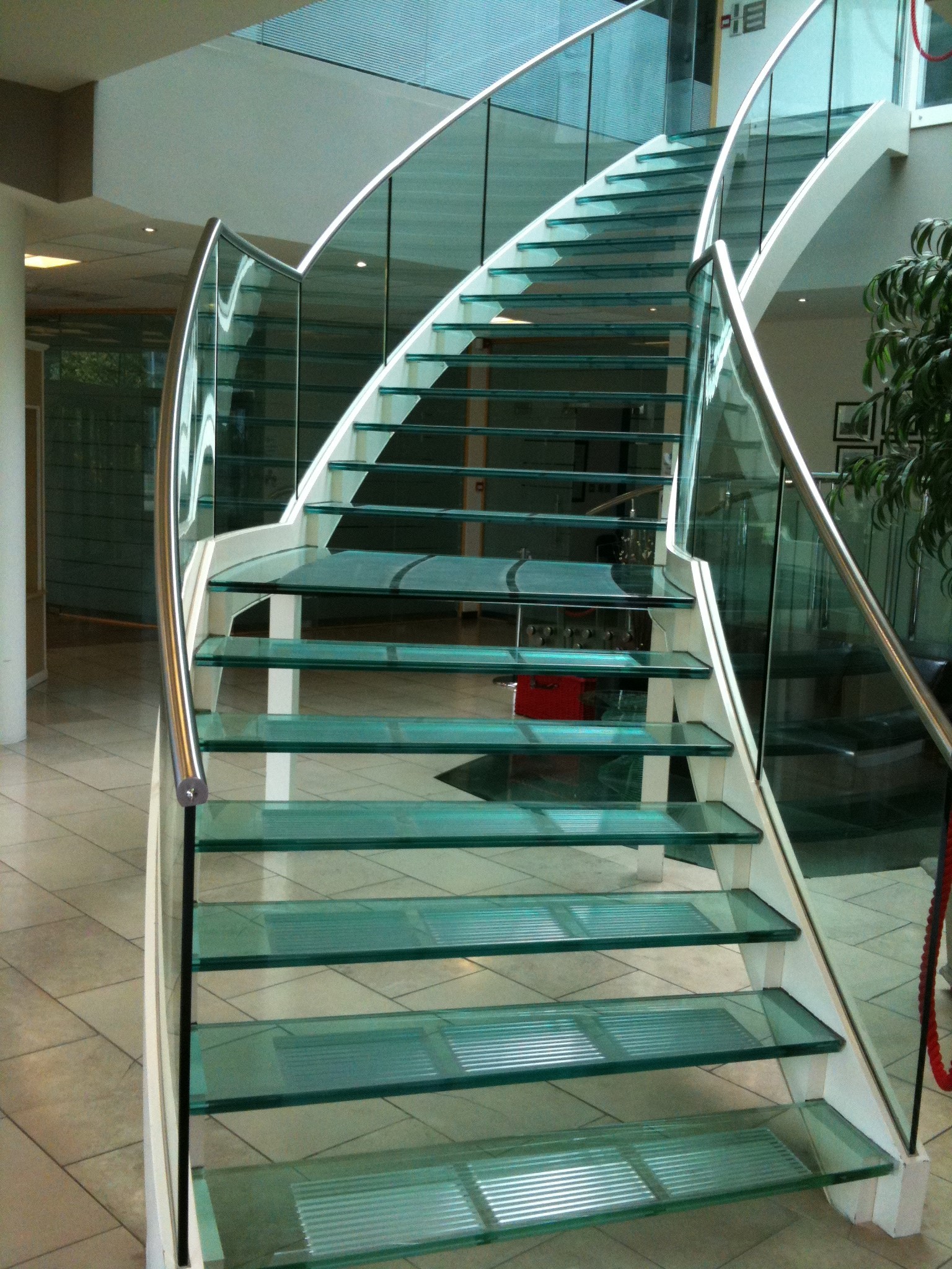 Discover the Advantages of Glass Staircases: Modern Designs for a ...